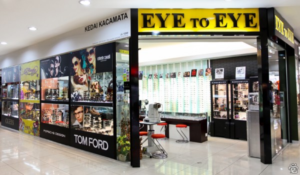 Photography at Eye to Eye optical shop again - juesatta (CJ Photography)